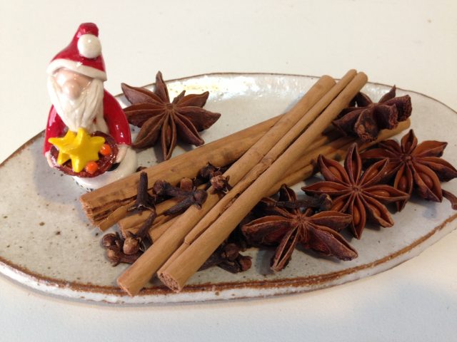 クリスマスに飾ろう！精油×スパイスで簡単かわいい香りのインテリア | スパイス・ハーブのネット通販専門店 SPICE LUCK-スパイスラック